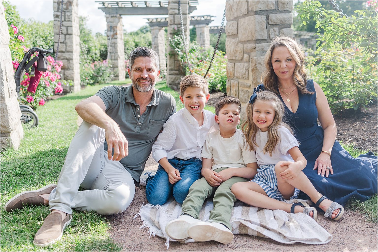 Loose Park Rose Garden family session | Kansas City, MO Photographer ...