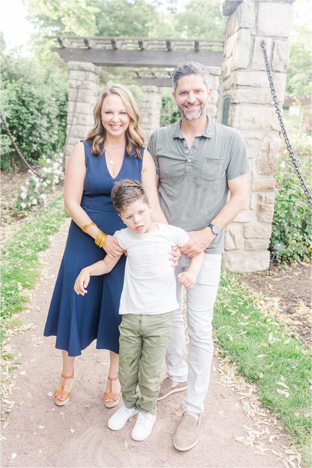 Loose Park Rose Garden family session | Kansas City, MO Photographer ...